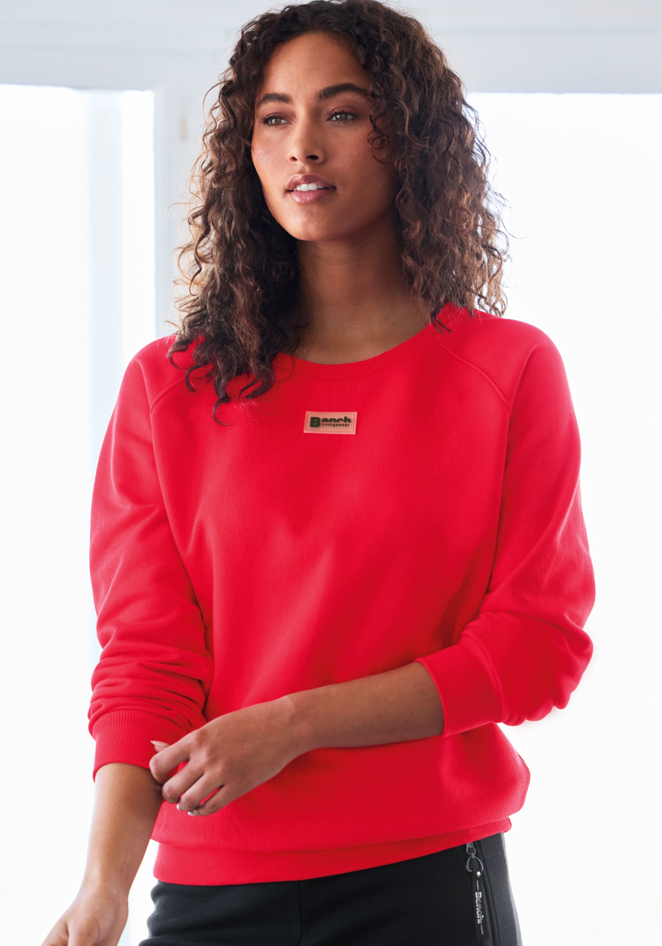 Bench. Loungewear Sweatshirt , mit kleinem Logo Detail, Loungewear ...